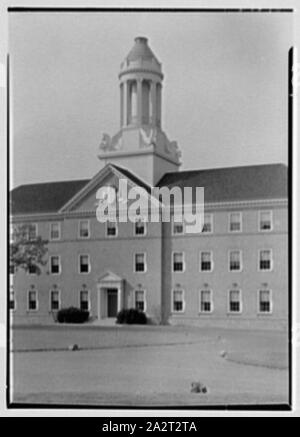 Reader's Digest, Chappaqua, New York. Entrance facade from left ...
