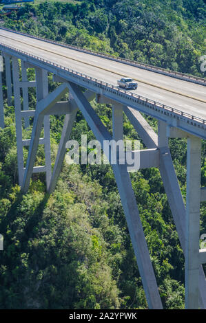 Puente de Bacunayagua Bridge, view from above to the highest bridge in ...