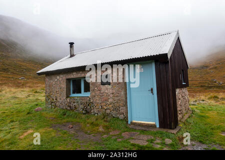 Hutchison Memorial Hut bothy on Glen Derry route in the Cairngorms ...