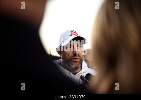 Chicago Bears head coach Matt Nagy talks to his team during NFL ...