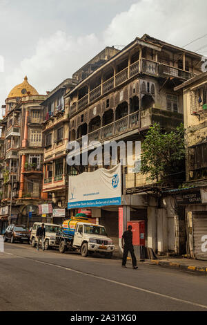 old mumbai street view Stock Photo - Alamy