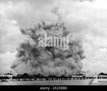 USS Mount Hood (AE-11) explosion Stock Photo - Alamy