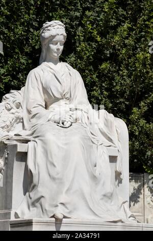 Statue of empress Elisabeth of Austria also called Sisi in Vienna Stock ...