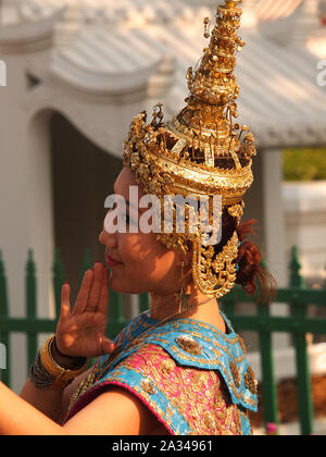 thair woman in traditional dress and crown Stock Photo - Alamy
