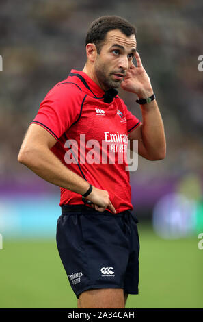 Referee Mathieu Raynal Stock Photo - Alamy