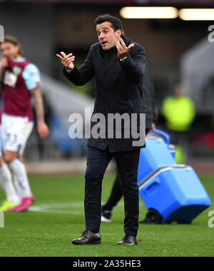 Everton manager Marco Silva applauds the fans after the final whistle ...
