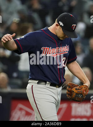 Minnesota Twins relief pitcher Tyler Duffey throws during the sixth ...