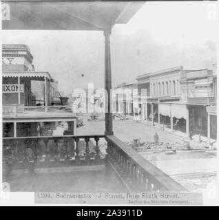 Sacramento - J Street from Sixth Street, laying the Nicolson Pavement ...