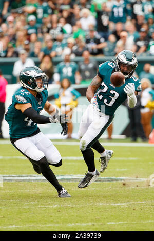 Philadelphia Eagles strong safety Andrew Sendejo catches a pass at the ...