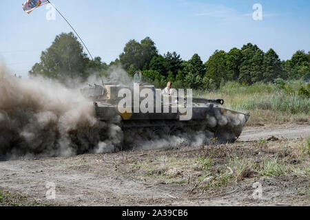 Fast ride of the Soviet 2S1 Gvozdika self-propelled howitzer with ...