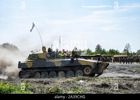 2S1 Gvozdika tank Stock Photo - Alamy