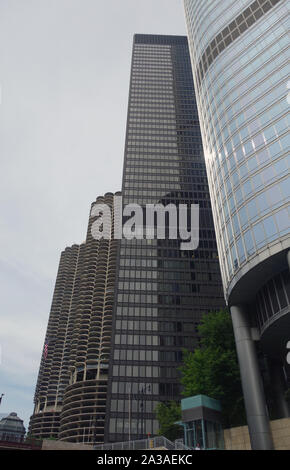CHICAGO TALL BUILDINGS FROM EXTREME LOW ANGLE Stock Photo - Alamy