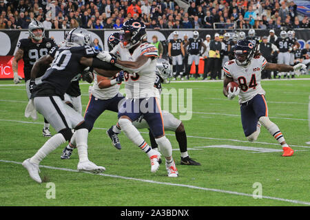 Chicago Bears wide receiver Cordarrelle Patterson (84) warms up before ...