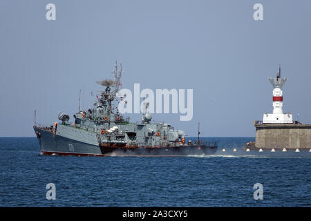 27 July 2019, Russia, Sewastopol: The Russian warship "Samum" of the ...