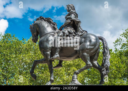 Bronze statue of King William III of Orange at Carrickfergus, the spire ...