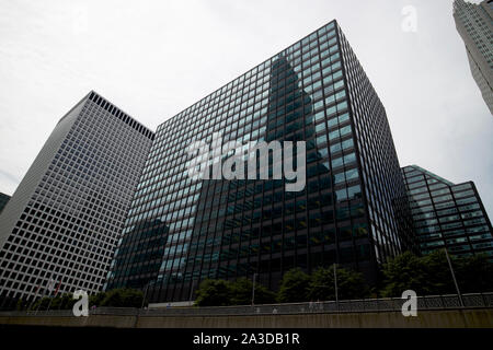 cdw plaza building directly over the north train platforms of union ...