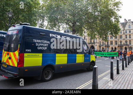 Metropolitan Police Territorial Support Group (TSG) van Stock Photo ...