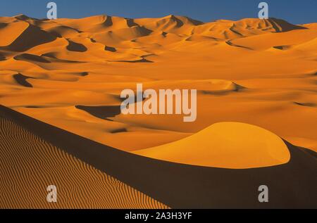 Niger, Tenere, Dunes, shadows and lights, in the desert of Tenere Stock ...