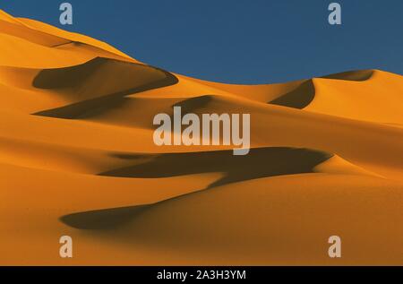 Niger, Tenere, Dunes, shadows and lights, in the desert of Tenere Stock ...