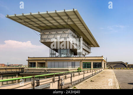 The FIAT rooftop test track on top of the Lingotto building ,now a ...