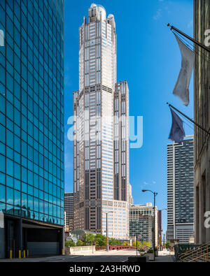 311 South Wacker Drive designed by Kohn Pedersen Fox Stock Photo - Alamy