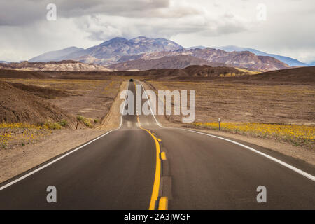 Driving through Death Valley National Park - endless streets in the ...