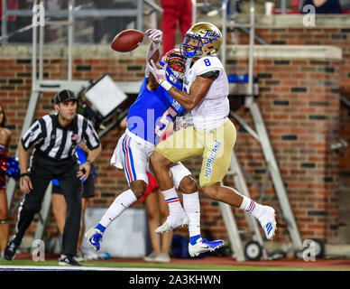 SMU running back Chris Johnson Jr. (6) runs the ball in the first half ...