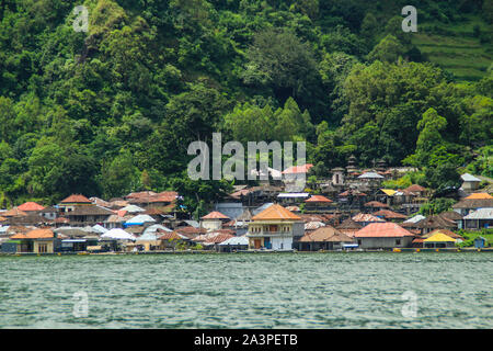 Bali, Indonesia. 4th May, 2019. The tombs in the village of Terunyan ...