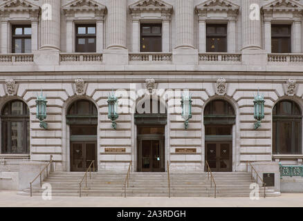 The Superior Avenue entrance of the Metzenbaum U.S. Courthouse in ...