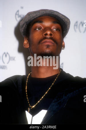 American rapper Snoop Dogg attends the Nickelodeon Kids' Choice Awards ...