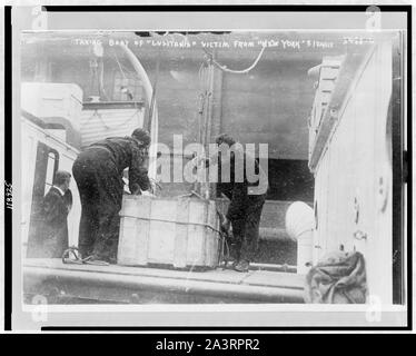 Taking body of 'Lusitania' victim from 'New York', Two men removing ...