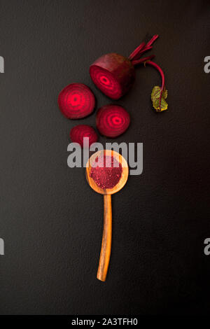 Wooden spoon with pile of purple salt for spa traetment Stock Photo - Alamy