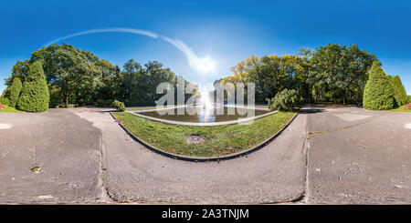 360° view of Garden in Early Autumn - Alamy