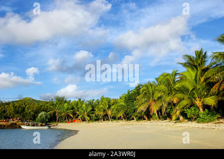 Sandy beach on Drawaqa Island, Yasawa Islands, Fiji. This archipelago ...