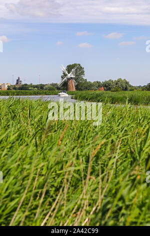 Hardley Drainage Mill, River Yare, Norfolk Broads, June. Dawn Stock ...