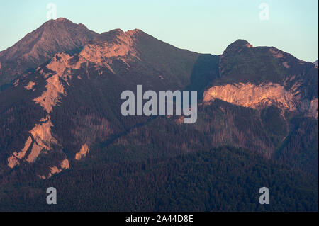 mountains colored purple at dusk Stock Photo - Alamy