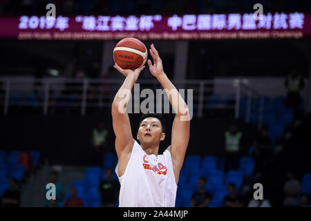 Yi Jianlian, Chinese professional basketball player for the Guangdong ...