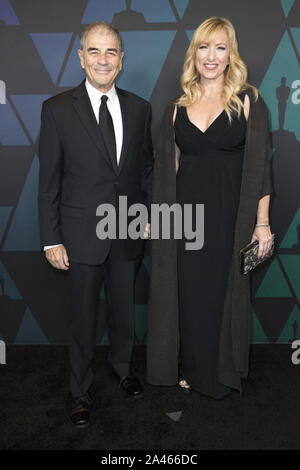 Hollywood, CA, USA. 18th Nov, 2018. Actress Elsie Fisher, 15, stands ...