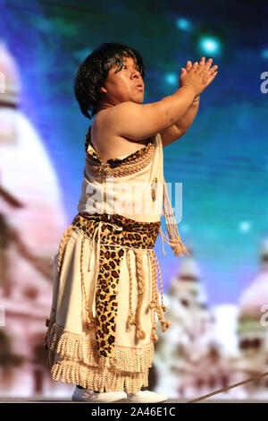 Performers with dwarfism act as the character they are allocated to ...
