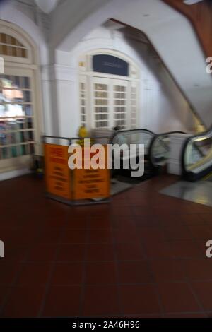 Swimming pool at Raffles Hotel Singapore Stock Photo - Alamy
