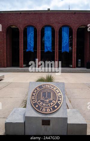Image of Drake University, a mid-sized private university in Des Moines ...