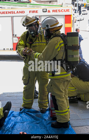A Queensland Fire and Rescue appliance in Brisbane city centre ...