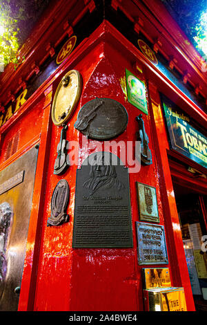 Famous red pub in the Temple Bar district in Dublin, Ireland Stock ...
