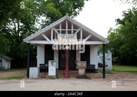 The Moore/Webb/Holmes Plantation and out buildings (circa 1819), Folsom ...