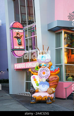 Voodoo donut shop, Universal City Walk, Hollywood, California Stock ...