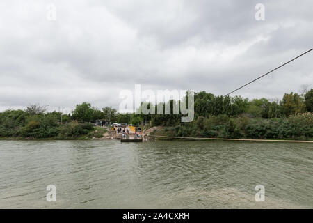 The hand-pulled cable ferry across the River Wye at Symonds Yat ...