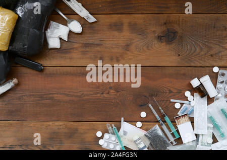 A lot of narcotic substances and devices for the preparation of drugs ...