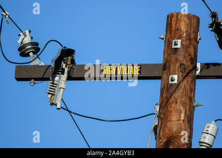 Southern California Edison high voltage electric power poles and lines ...
