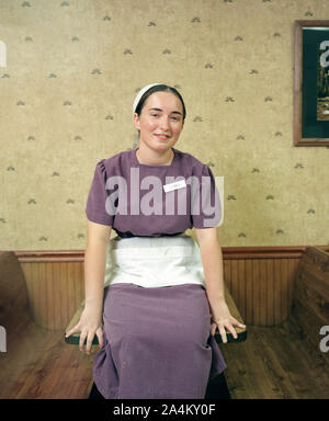 Amish girl in USA working as a waiter in her Rumspringa Stock Photo - Alamy