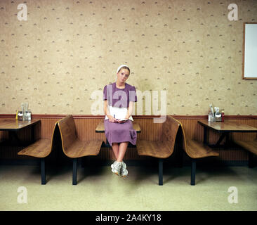 Amish girl in USA working as a waiter in her Rumspringa Stock Photo - Alamy